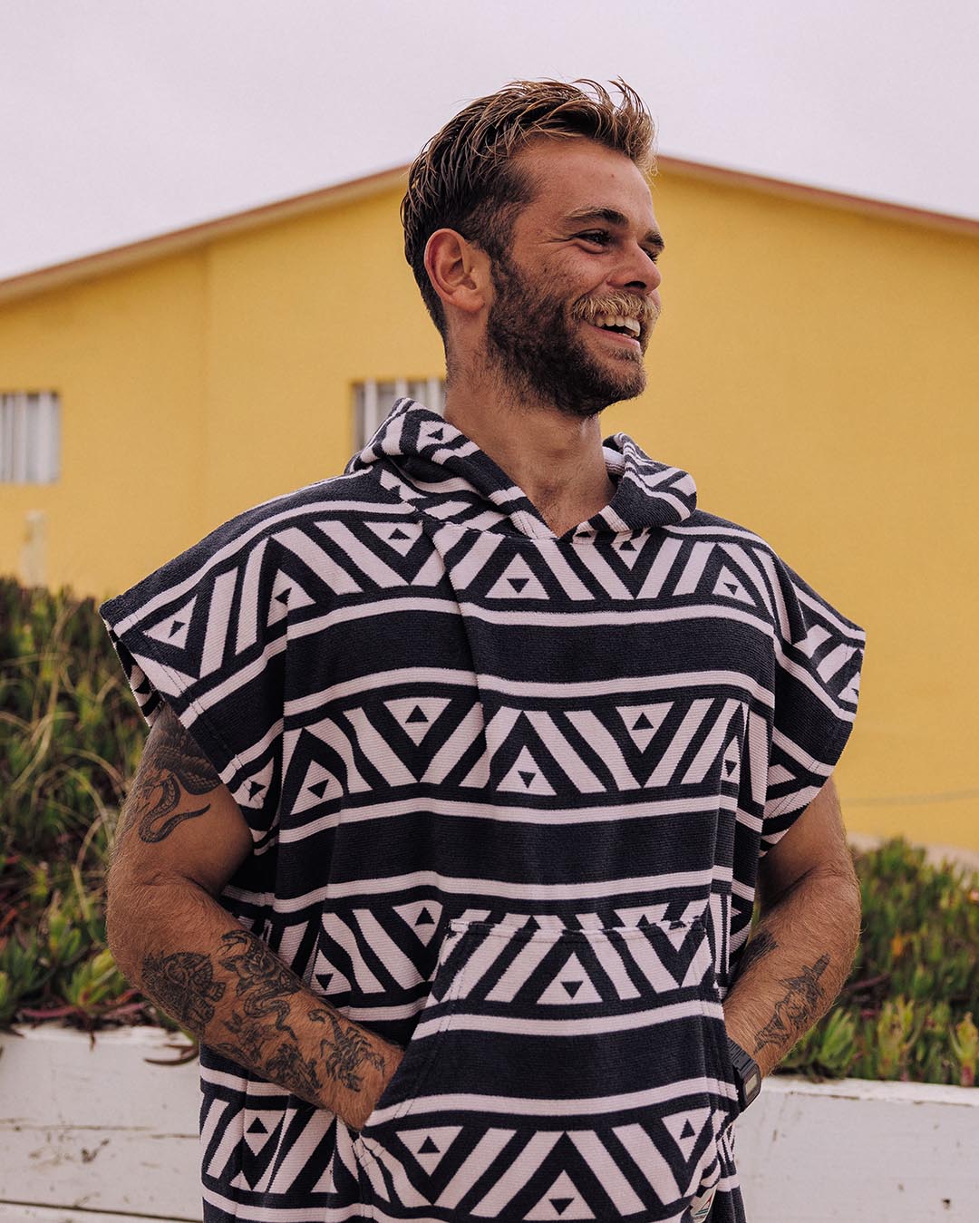 Baja Recycled Towel Poncho Black/ White Pattern – Passenger